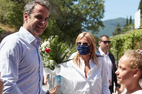 ΝΑ ΑΓΙΑΣΕΙ ΤΟ ΣΤΟΜΑ ΣΟΥ ΠΑΛΙΚΑΡΙ ΜΟΥ! Νεαρός τα «έχωσε» στον Ευαγγελάτο ...