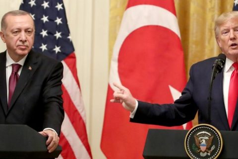 ΒΑΦΤΗΚΕ ΚΟΚΚΙΝΗ Η ΘΑΛΑΣΣΑ ΣΤΗΝ ΑΙΓΥΠΤΟ: Η στιγμή που καρχαρίας ...