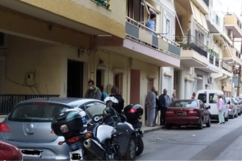 ΣΤΟ ΠΟΔΙ ΤΟ ΡΕΘΥΜΝΟ ΥΠΟ ΤΟ ΦΟΒΟ ΒΕΝΤΕΤΑΣ! ΒΓΑΙΝΟΥΝ ΤΑ ΚΟΥΜΠΟΥΡΙΑ ΜΕΤΑ ...