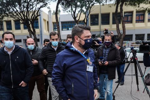 ΝΑ ΑΓΙΑΣΕΙ ΤΟ ΣΤΟΜΑ ΣΟΥ ΠΑΛΙΚΑΡΙ ΜΟΥ! Νεαρός τα «έχωσε» στον Ευαγγελάτο ...
