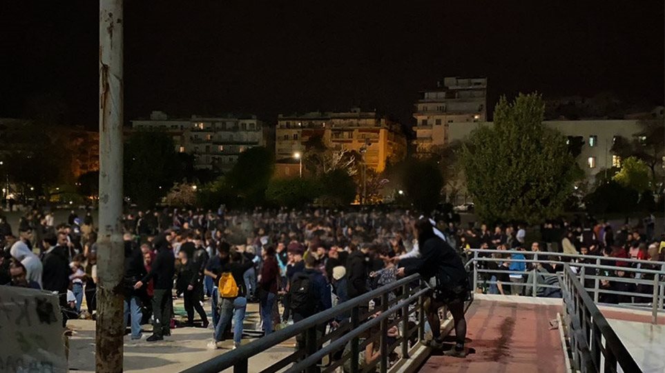 Θεσσαλονίκη: Κορωνοπάρτι με 1.000 άτομα στο