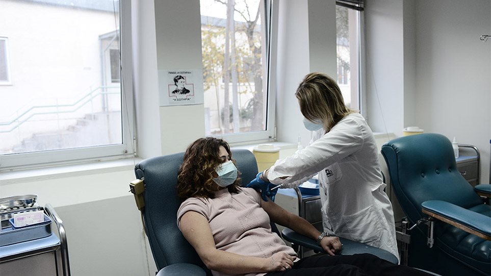 Τη Μ.Τρίτη ανοίγουν οι εμβολιασμοί των