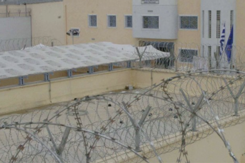 ”Για να συνεχίσεις πρέπει να κοιμηθείς μαζί μου, γιατί έτσι κάνουν όλες ...