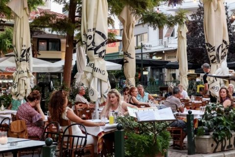 ΝΑ ΑΓΙΑΣΕΙ ΤΟ ΣΤΟΜΑ ΣΟΥ ΠΑΛΙΚΑΡΙ ΜΟΥ! Νεαρός τα «έχωσε» στον Ευαγγελάτο ...