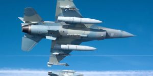 ΠΑΡΟΛΙΓΟΝ ΤΡΑΓΩΔΙΑ ΜΕ F-16 ΣΤΑ ΧΑΝΙΑ!!! Το
