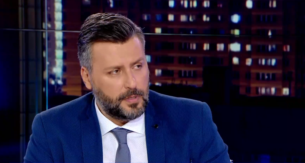 ΤΙ ΨΗΦΙΣΑΤΕ ΡΕ ΠΑΙΔΙΑ; ΚΑΜΑΡΩΣΤΕ ΤΟΝ!