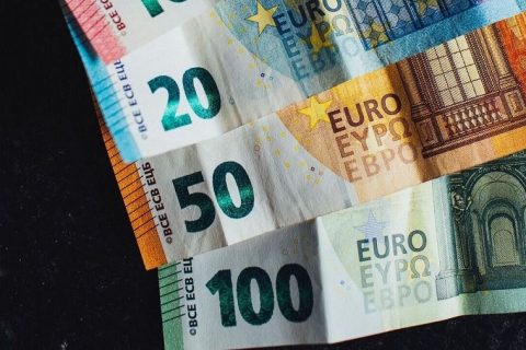 ΣΤΟ ΠΟΔΙ ΤΟ ΡΕΘΥΜΝΟ ΥΠΟ ΤΟ ΦΟΒΟ ΒΕΝΤΕΤΑΣ!