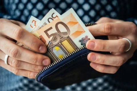 Γιατί δεν αφήνουμε ρούχα και παπούτσια