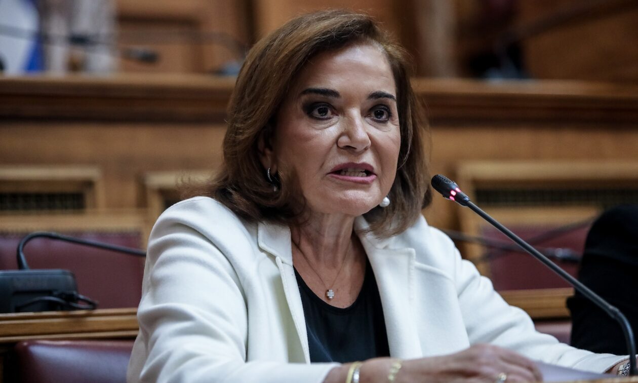 ΟΦΕIΛΟΥΜΕ ΕΝΑ ΜΠΡΑΒΟ ΣΤΗΝ ΚΥΡΙΑ