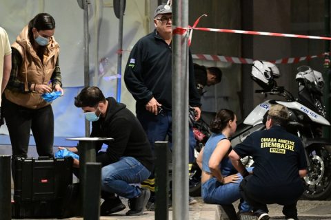 Κορωνοϊός: Ένα βήμα πριν το σκληρό «lockdown»