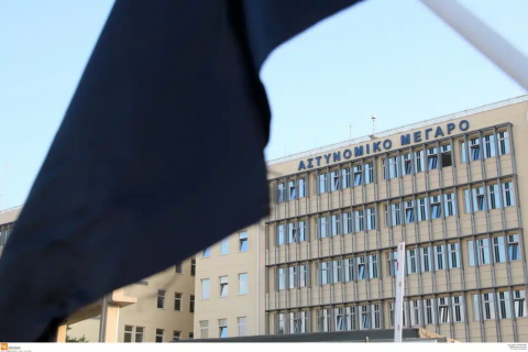 «Είμαι έγκλειστος σε ένα σπίτι και