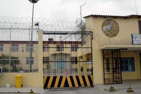 Δράμα: Παππούς, τους πήγε επισκεπτήριο
